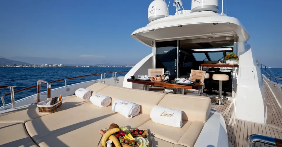 LIZZI yacht for charter (Lazzara, 23.39m, 2008)